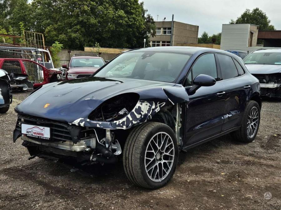 Blue Porsche Macan 2021 in Vilnius, with an engine capacity of 1.98 L and mileage of 74 thousand km for 17400 €, photo 1 on AUTOMOTO.COM.LV