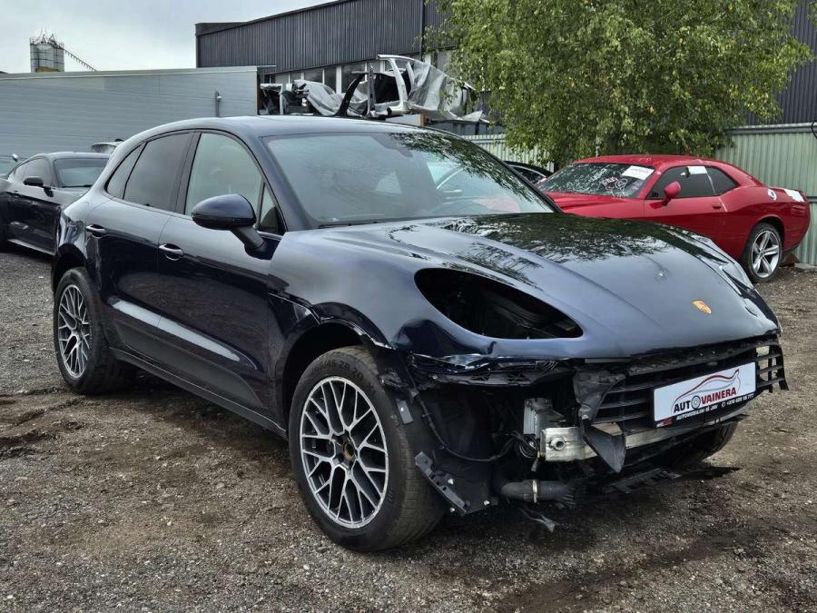 Blue Porsche Macan 2021 in Vilnius, with an engine capacity of 1.98 L and mileage of 74 thousand km for 17400 €, photo 7 on AUTOMOTO.COM.LV