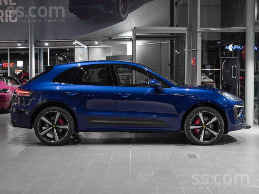 Blue Porsche Macan 2022 in Riga, with an engine capacity of 3.00 L and mileage of 65 thousand km for 67900 €, photo 4 on AUTOMOTO.COM.LV