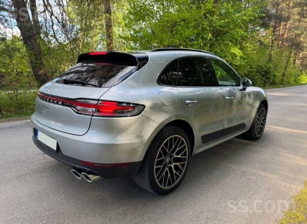 Blue Porsche Macan 2022 in Riga, with an engine capacity of 2.00 L and mileage of 45 thousand km for 54500 €, photo 3 on AUTOMOTO.COM.LV