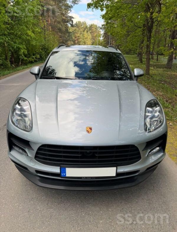 Blue Porsche Macan 2022 in Riga, with an engine capacity of 2.00 L and mileage of 45 thousand km for 54500 €, photo 4 on AUTOMOTO.COM.LV