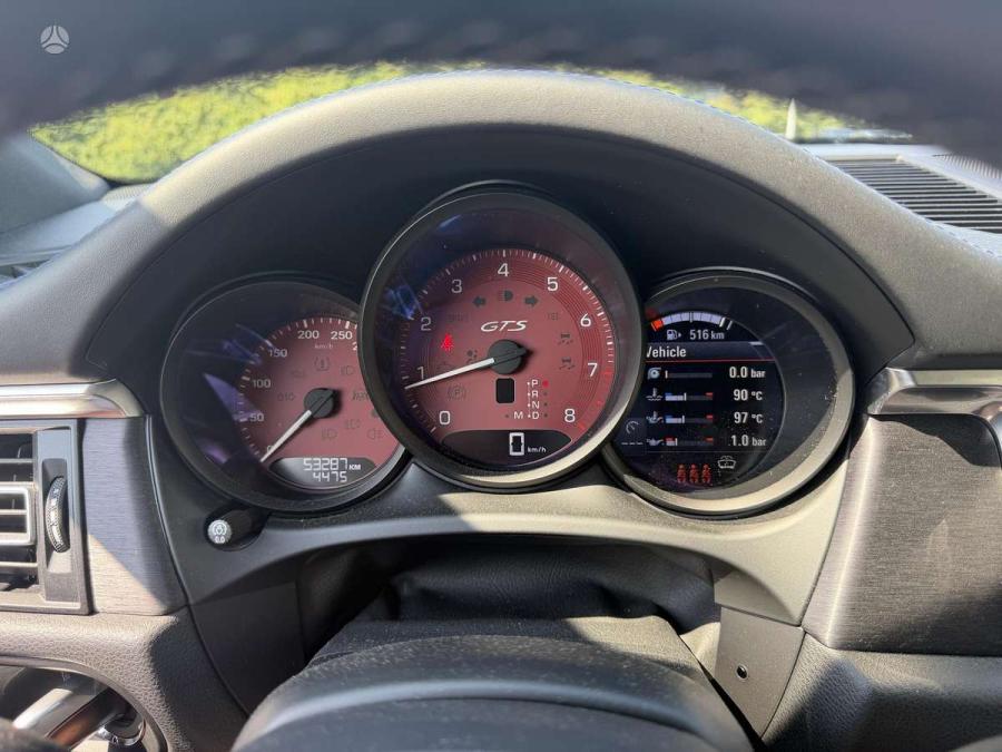 Blue Porsche Macan 2022 in Vilnius, with an engine capacity of 2.89 L and mileage of 55 thousand km for 52000 €, photo 15 on AUTOMOTO.COM.LV