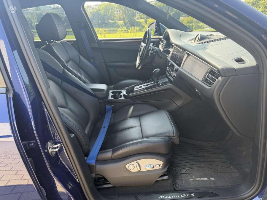 Blue Porsche Macan 2022 in Vilnius, with an engine capacity of 2.89 L and mileage of 55 thousand km for 52000 €, photo 18 on AUTOMOTO.COM.LV