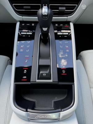 Zils Porsche Macan 2022 Viļņa, ar dzinēja tilpumu 2.89 L un nobraukumu 30 tūkst. km par 74990 €, foto 22 vietnē AUTOMOTO.COM.LV