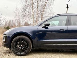 Blue Porsche Macan 2023 in Siauliai, with an engine capacity of 1.98 L and mileage of 42 thousand km for 41500 €, photo 11 on AUTOMOTO.COM.LV