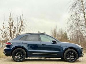 Blue Porsche Macan 2023 in Siauliai, with an engine capacity of 1.98 L and mileage of 42 thousand km for 41500 €, photo 14 on AUTOMOTO.COM.LV