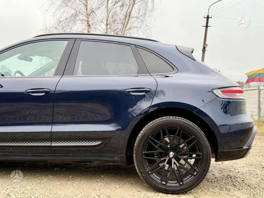 Blue Porsche Macan 2023 in Siauliai, with an engine capacity of 1.98 L and mileage of 42 thousand km for 41500 €, photo 12 on AUTOMOTO.COM.LV