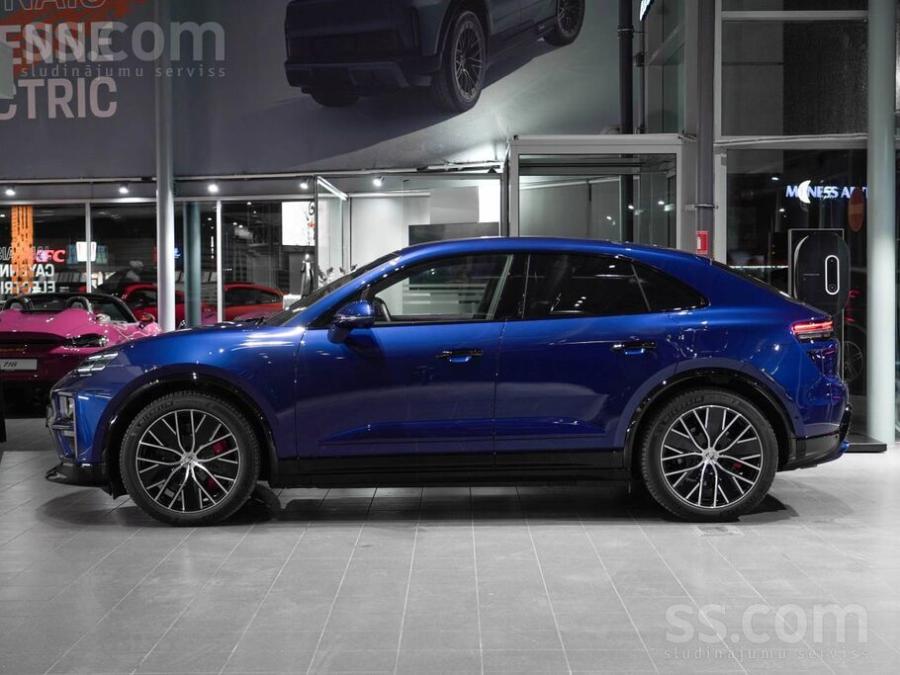 Zils Porsche Macan 2025 Rīga, ar dzinēja tilpumu 2.00 L un nobraukumu 3 tūkst. km par 119900 €, foto 3 vietnē AUTOMOTO.COM.LV
