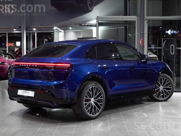 Zils Porsche Macan 2025 Rīga, ar dzinēja tilpumu 2.00 L un nobraukumu 3 tūkst. km par 119900 €, foto 3 vietnē AUTOMOTO.COM.LV