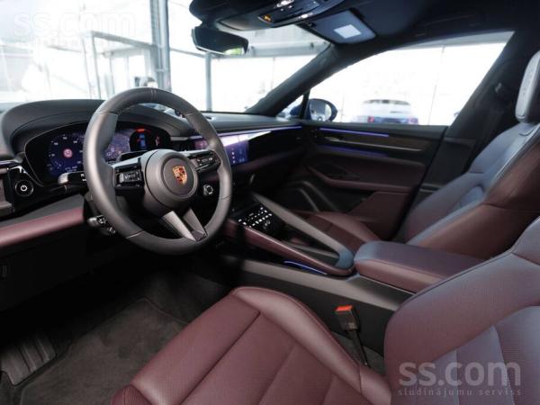 Blue Porsche Macan 2026 in Riga, with an engine capacity of 0.00 L and mileage of 3 thousand km for 90700 €, photo 4 on AUTOMOTO.COM.LV