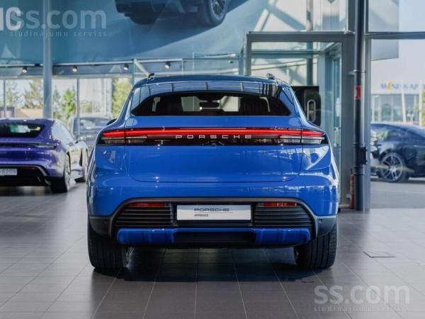 Blue Porsche Macan 2026 in Riga, with an engine capacity of 0.00 L and mileage of 3 thousand km for 90700 €, photo 6 on AUTOMOTO.COM.LV
