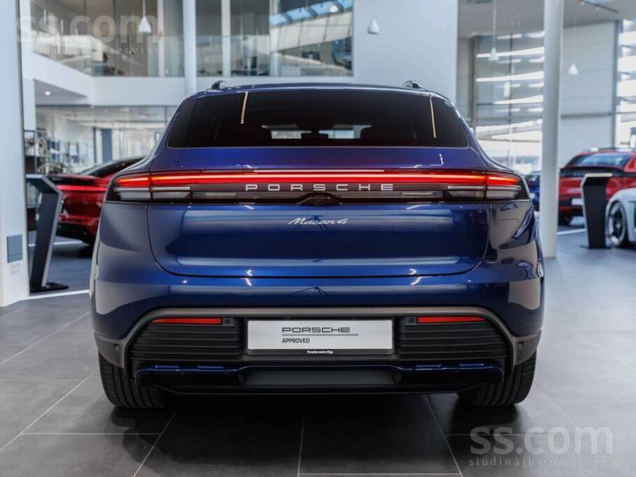 Blue Porsche Macan 2026 in Riga, with an engine capacity of 3.00 L and mileage of 1 thousand km for 90700 €, photo 8 on AUTOMOTO.COM.LV