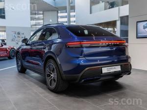 Blue Porsche Macan 2026 in Riga, with an engine capacity of 3.00 L and mileage of 1 thousand km for 90700 €, photo 9 on AUTOMOTO.COM.LV
