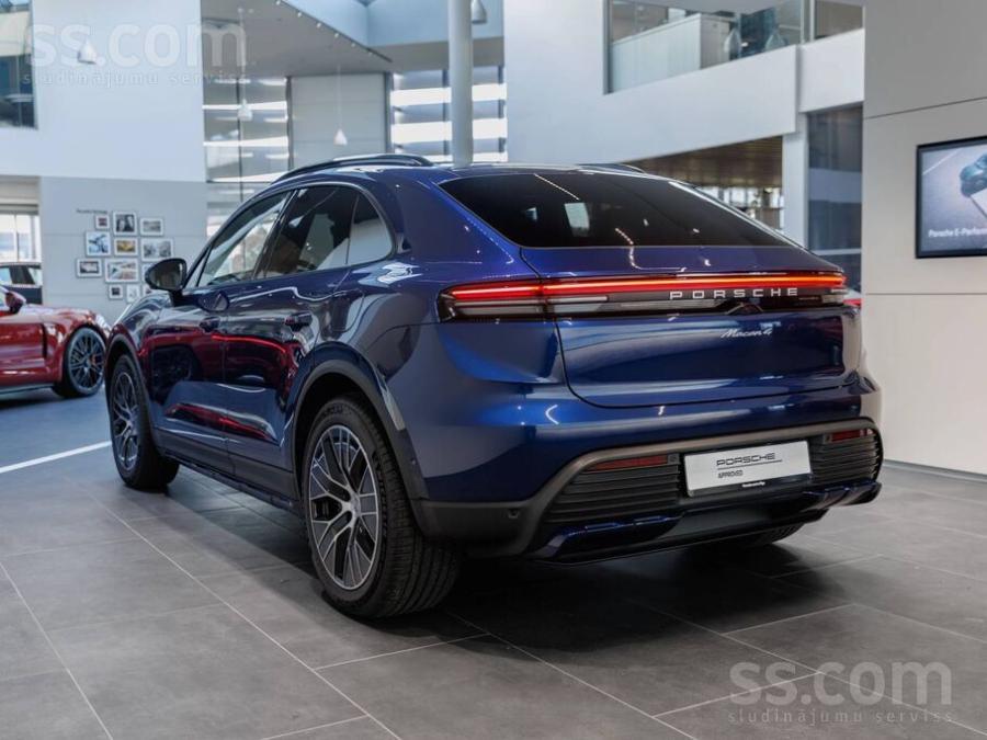 Blue Porsche Macan 2026 in Riga, with an engine capacity of 3.00 L and mileage of 1 thousand km for 90700 €, photo 9 on AUTOMOTO.COM.LV