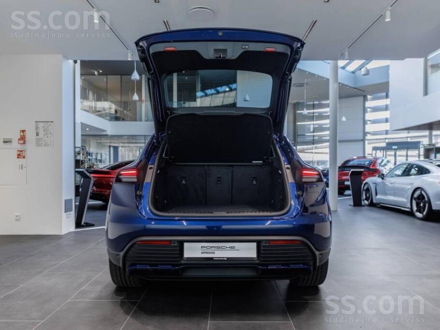Blue Porsche Macan 2026 in Riga, with an engine capacity of 3.00 L and mileage of 1 thousand km for 90700 €, photo 10 on AUTOMOTO.COM.LV