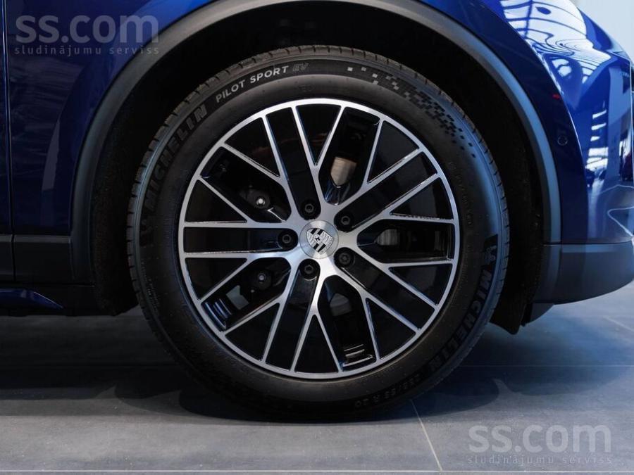 Blue Porsche Macan 2026 in Riga, with an engine capacity of 3.00 L and mileage of 1 thousand km for 90700 €, photo 14 on AUTOMOTO.COM.LV
