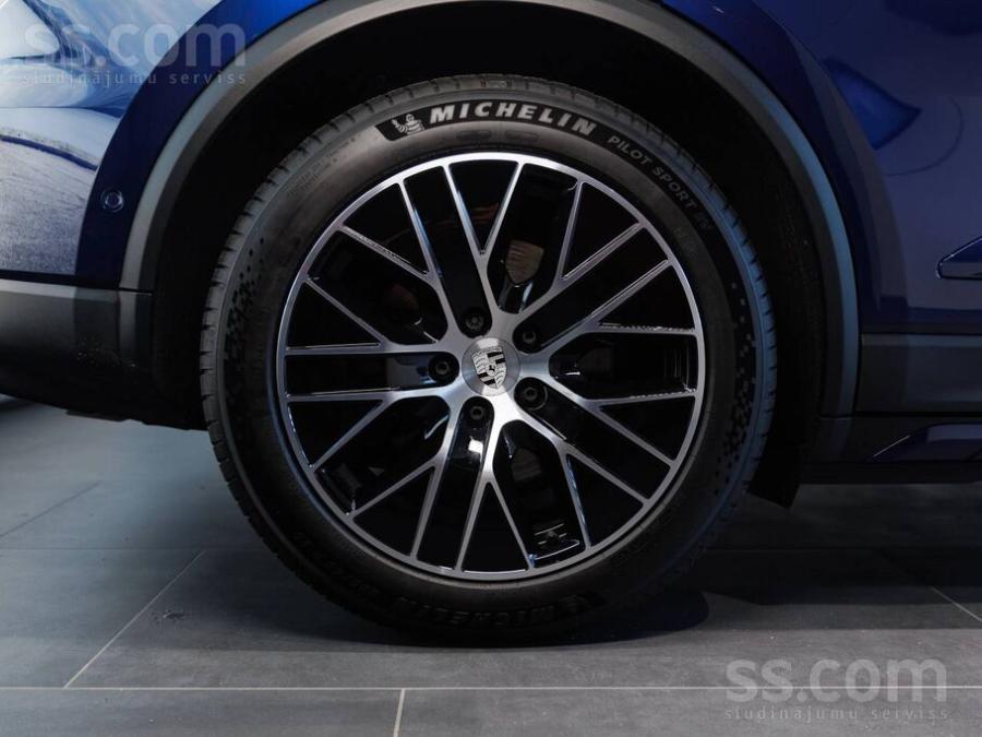 Blue Porsche Macan 2026 in Riga, with an engine capacity of 3.00 L and mileage of 1 thousand km for 90700 €, photo 16 on AUTOMOTO.COM.LV