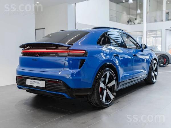 Blue Porsche Macan 2026 in Riga, with an engine capacity of 2.00 L and mileage of 11 thousand km for 109900 €, photo 4 on AUTOMOTO.COM.LV