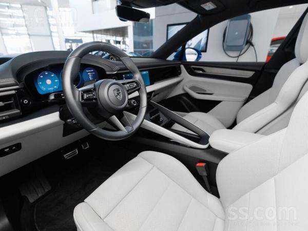 Blue Porsche Macan 2026 in Riga, with an engine capacity of 2.00 L and mileage of 11 thousand km for 109900 €, photo 6 on AUTOMOTO.COM.LV