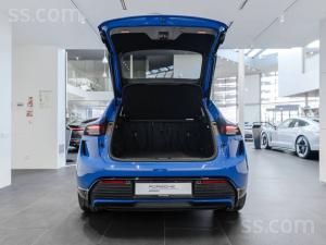 Zils Porsche Macan 2026 Rīga, ar dzinēja tilpumu 2.00 L un nobraukumu 11 tūkst. km par 109900 €, foto 13 vietnē AUTOMOTO.COM.LV