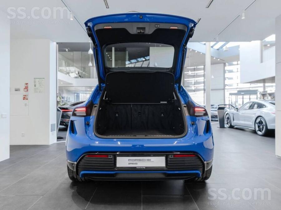 Zils Porsche Macan 2026 Rīga, ar dzinēja tilpumu 2.00 L un nobraukumu 11 tūkst. km par 109900 €, foto 13 vietnē AUTOMOTO.COM.LV