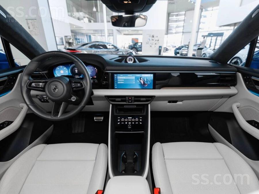 Zils Porsche Macan 2026 Rīga, ar dzinēja tilpumu 2.00 L un nobraukumu 11 tūkst. km par 109900 €, foto 18 vietnē AUTOMOTO.COM.LV