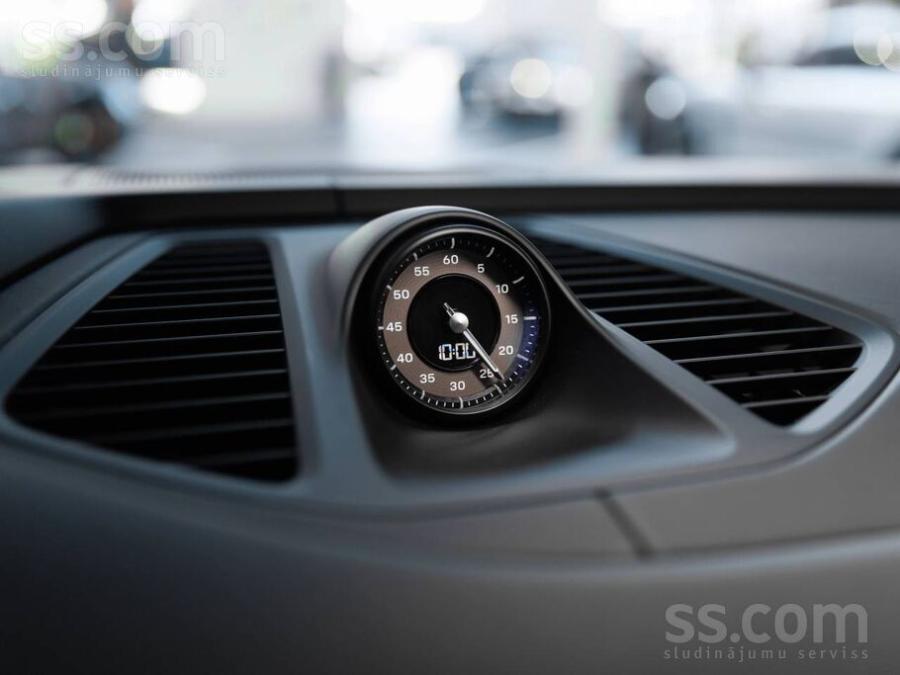 Zils Porsche Macan 2026 Rīga, ar dzinēja tilpumu 2.00 L un nobraukumu 11 tūkst. km par 109900 €, foto 33 vietnē AUTOMOTO.COM.LV
