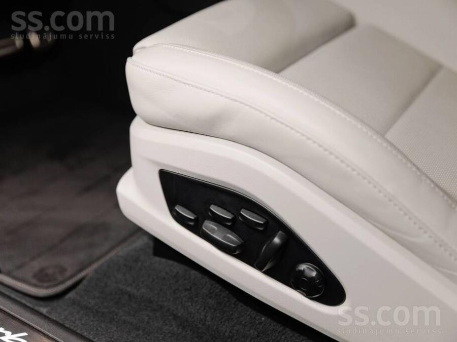 Zils Porsche Macan 2026 Rīga, ar dzinēja tilpumu 2.00 L un nobraukumu 11 tūkst. km par 109900 €, foto 35 vietnē AUTOMOTO.COM.LV
