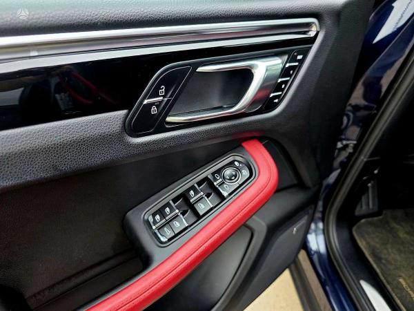 Blue Porsche Macan 2019 in Kaunas, with an engine capacity of 3.00 L and mileage of 40 thousand km for 42000 €, photo 7 on AUTOMOTO.COM.LV
