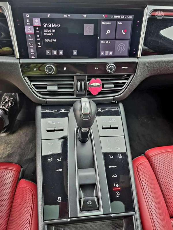 Blue Porsche Macan 2019 in Kaunas, with an engine capacity of 3.00 L and mileage of 40 thousand km for 42000 €, photo 9 on AUTOMOTO.COM.LV