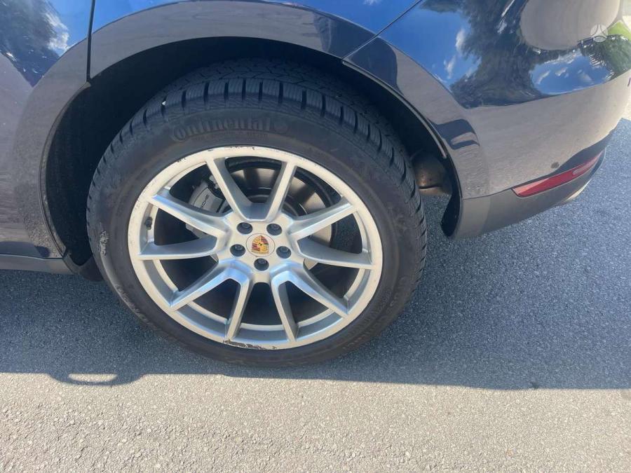 Blue Porsche Macan 2015 in Druskininkai, with an engine capacity of 3.00 L and mileage of 320 thousand km for 17500 €, photo 12 on AUTOMOTO.COM.LV