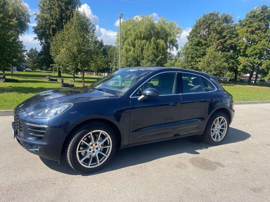 Blue Porsche Macan 2015 in Druskininkai, with an engine capacity of 3.00 L and mileage of 320 thousand km for 17500 €, photo 13 on AUTOMOTO.COM.LV