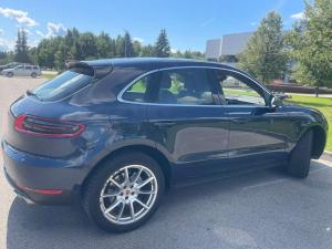 Blue Porsche Macan 2015 in Druskininkai, with an engine capacity of 3.00 L and mileage of 320 thousand km for 17500 €, photo 16 on AUTOMOTO.COM.LV