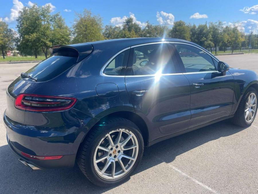 Blue Porsche Macan 2015 in Druskininkai, with an engine capacity of 3.00 L and mileage of 320 thousand km for 17500 €, photo 17 on AUTOMOTO.COM.LV