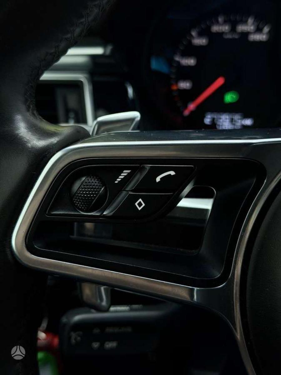 Brūns Porsche Macan 2015 Viļņa, ar dzinēja tilpumu 2.97 L un nobraukumu 274 tūkst. km par 17900 €, foto 27 vietnē AUTOMOTO.COM.LV