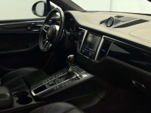 Brown Porsche Macan 2015 in Vilnius, with an engine capacity of 2.97 L and mileage of 274 thousand km for 17900 €, photo 16 on AUTOMOTO.COM.LV