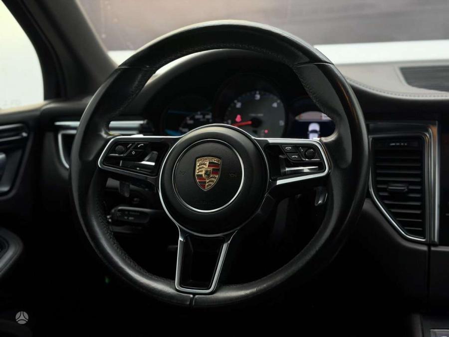 Brown Porsche Macan 2015 in Vilnius, with an engine capacity of 2.97 L and mileage of 274 thousand km for 17900 €, photo 18 on AUTOMOTO.COM.LV
