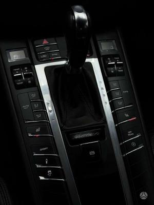 Brown Porsche Macan 2015 in Vilnius, with an engine capacity of 2.97 L and mileage of 274 thousand km for 17900 €, photo 22 on AUTOMOTO.COM.LV