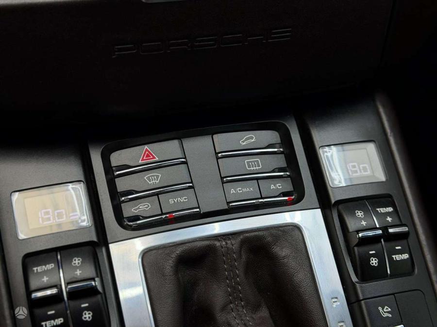 Brown Porsche Macan 2015 in Vilnius, with an engine capacity of 2.97 L and mileage of 274 thousand km for 17900 €, photo 23 on AUTOMOTO.COM.LV