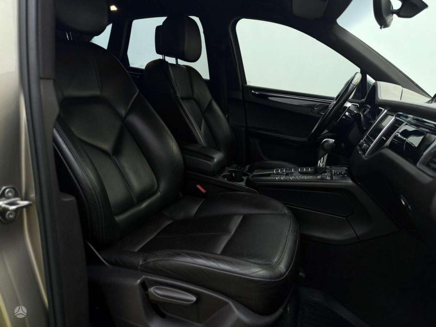 Brown Porsche Macan 2015 in Vilnius, with an engine capacity of 2.97 L and mileage of 274 thousand km for 17390 €, photo 15 on AUTOMOTO.COM.LV