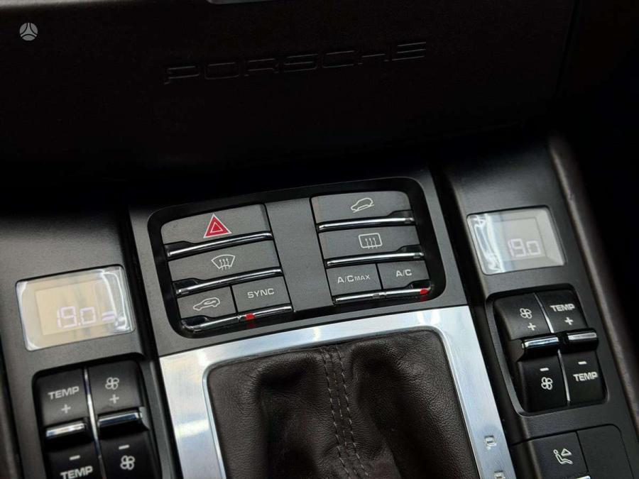 Brown Porsche Macan 2015 in Vilnius, with an engine capacity of 2.97 L and mileage of 274 thousand km for 17390 €, photo 23 on AUTOMOTO.COM.LV