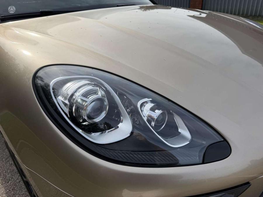 Brown Porsche Macan 2015 in Kaunas, with an engine capacity of 2.97 L and mileage of 275 thousand km for 16800 €, photo 6 on AUTOMOTO.COM.LV