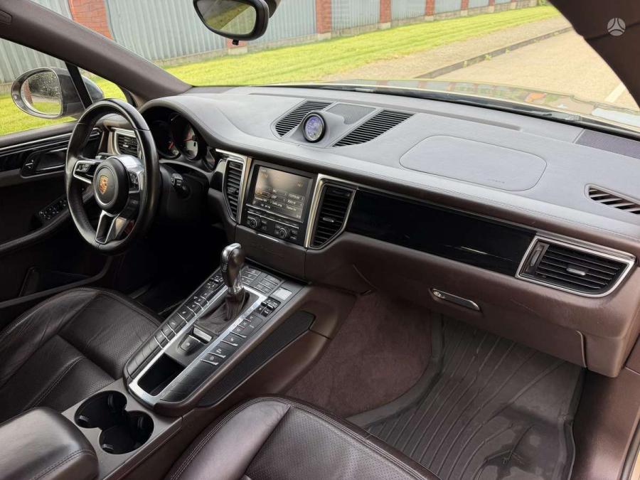 Brown Porsche Macan 2015 in Kaunas, with an engine capacity of 2.97 L and mileage of 275 thousand km for 16800 €, photo 12 on AUTOMOTO.COM.LV