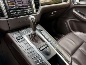 Brown Porsche Macan 2015 in Kaunas, with an engine capacity of 2.97 L and mileage of 275 thousand km for 16800 €, photo 17 on AUTOMOTO.COM.LV
