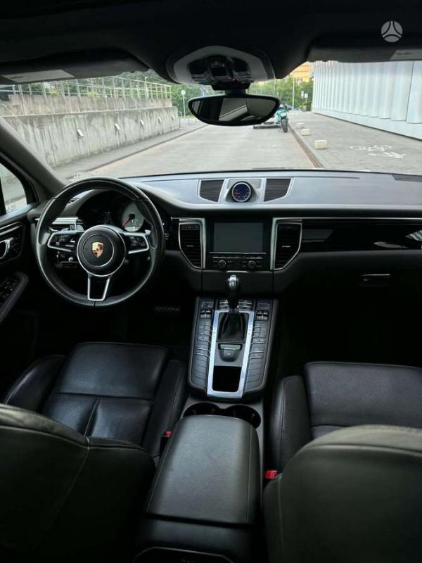 Brown Porsche Macan 2016 in Vilnius, with an engine capacity of 3.00 L and mileage of 112 thousand km for 23500 €, photo 6 on AUTOMOTO.COM.LV