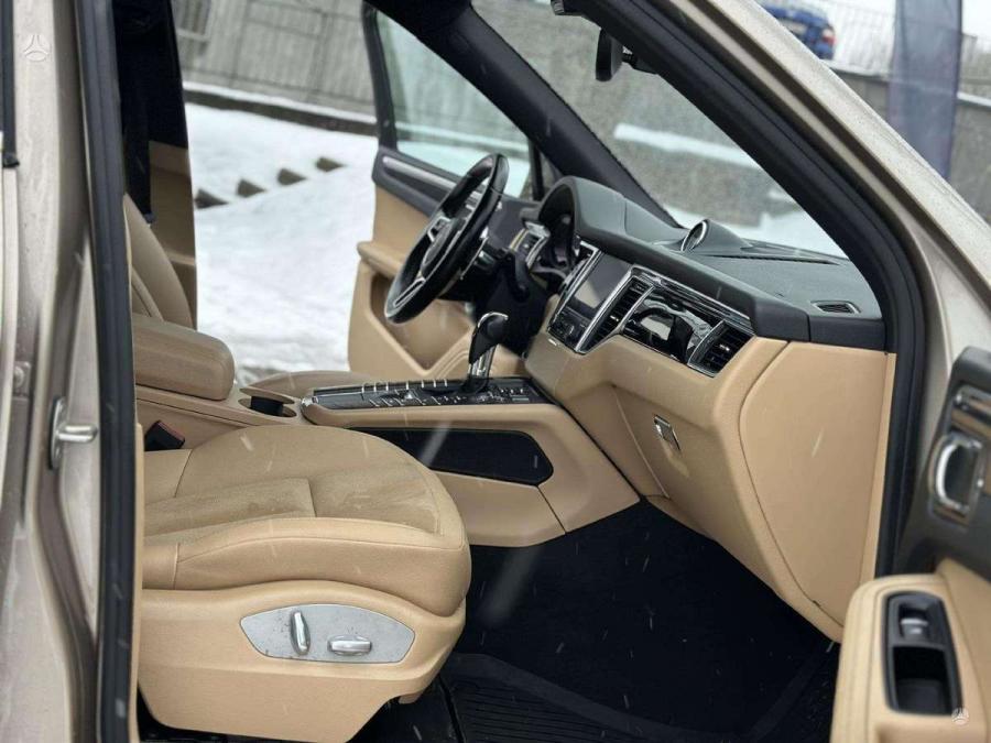 Brown Porsche Macan 2017 in Vilnius, with an engine capacity of 3.00 L and mileage of 137 thousand km for 19800 €, photo 14 on AUTOMOTO.COM.LV