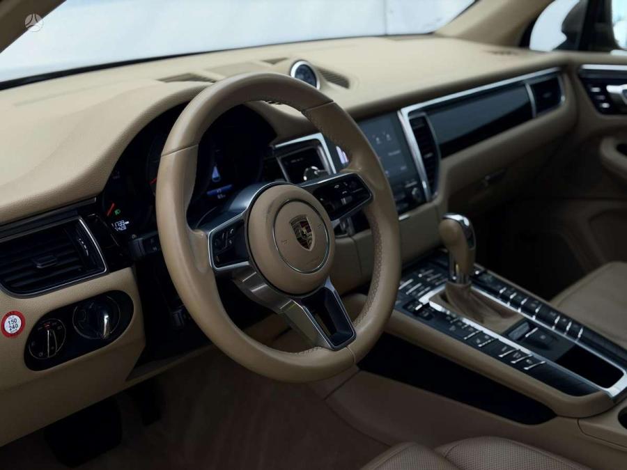 Brown Porsche Macan 2017 in Vilnius, with an engine capacity of 3.00 L and mileage of 82 thousand km for 27300 €, photo 10 on AUTOMOTO.COM.LV