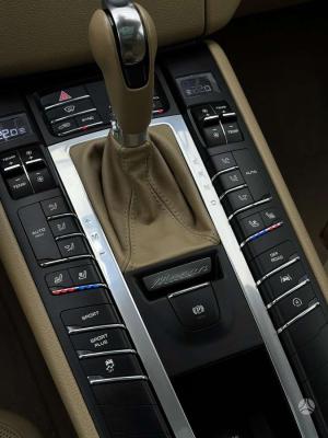 Brown Porsche Macan 2017 in Vilnius, with an engine capacity of 3.00 L and mileage of 82 thousand km for 27300 €, photo 26 on AUTOMOTO.COM.LV