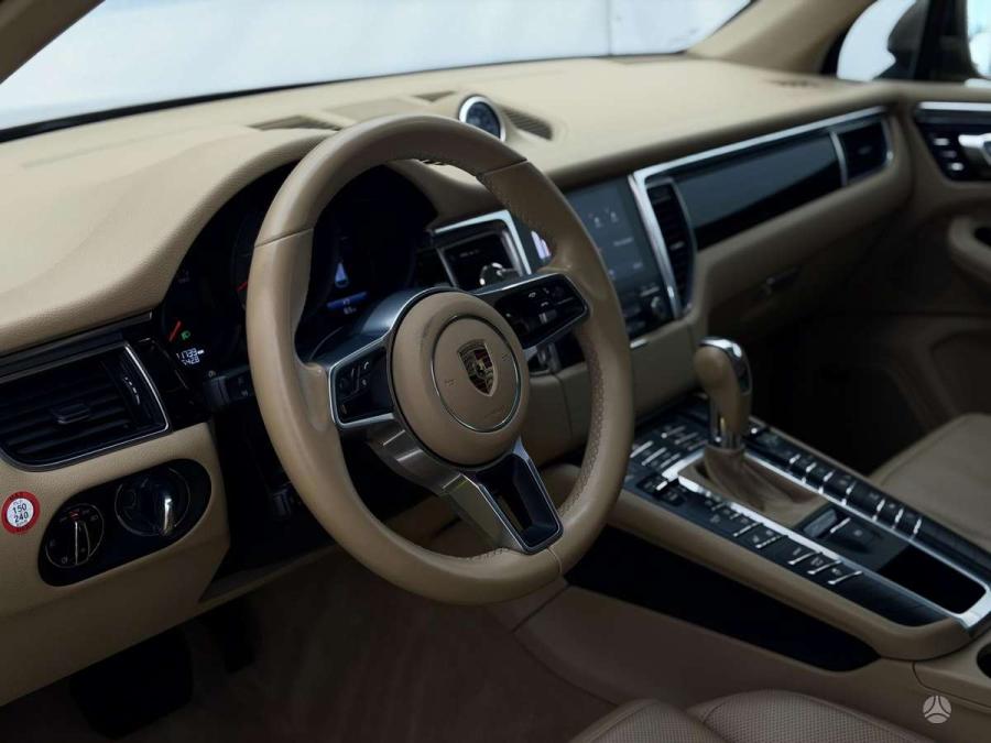 Brown Porsche Macan 2017 in Vilnius, with an engine capacity of 3.00 L and mileage of 82 thousand km for 27300 €, photo 10 on AUTOMOTO.COM.LV