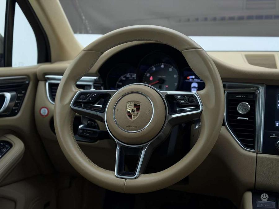 Brown Porsche Macan 2017 in Vilnius, with an engine capacity of 3.00 L and mileage of 82 thousand km for 27300 €, photo 19 on AUTOMOTO.COM.LV